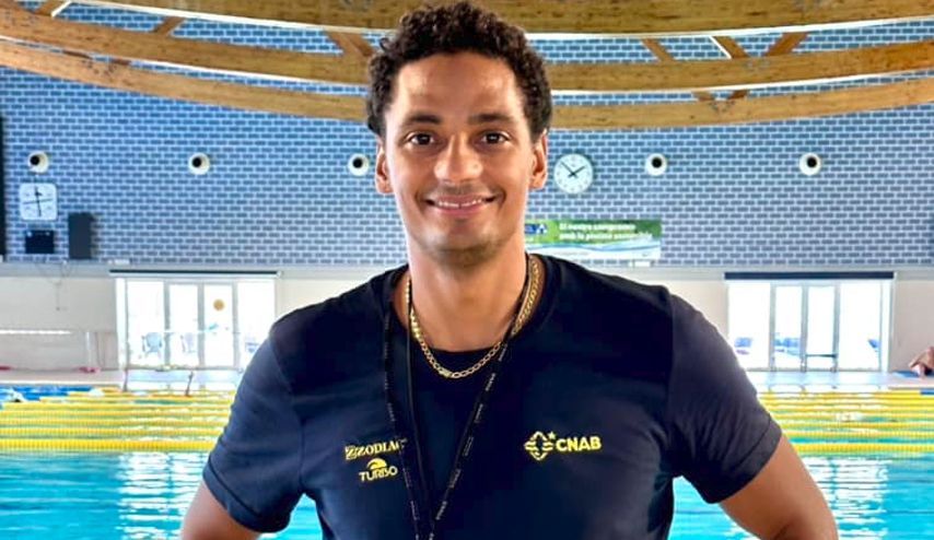 Fran Fernández i el seu present CNAB - Club Natació Atlètic-Barceloneta